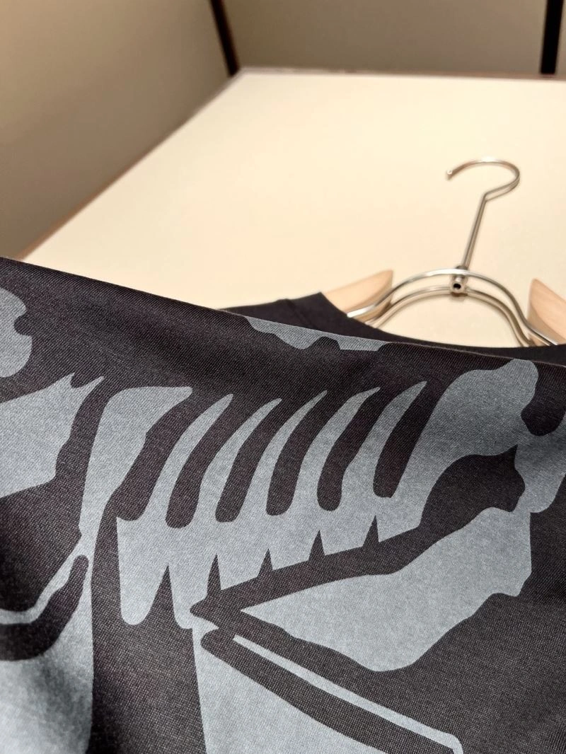 Reasonably priced Canada Goose T-Shirts