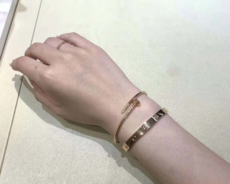 1:1 copy Cartier Bracelets