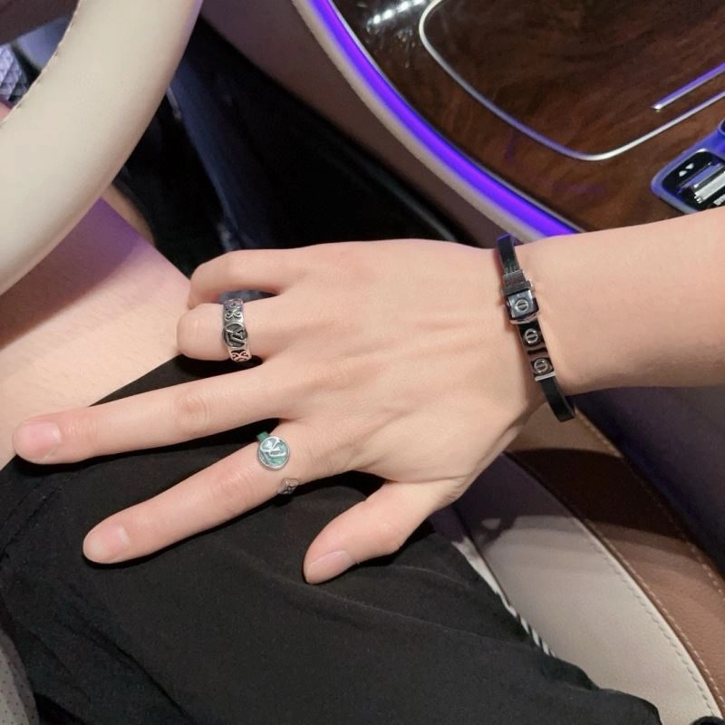 Low-cost Cartier Bracelets