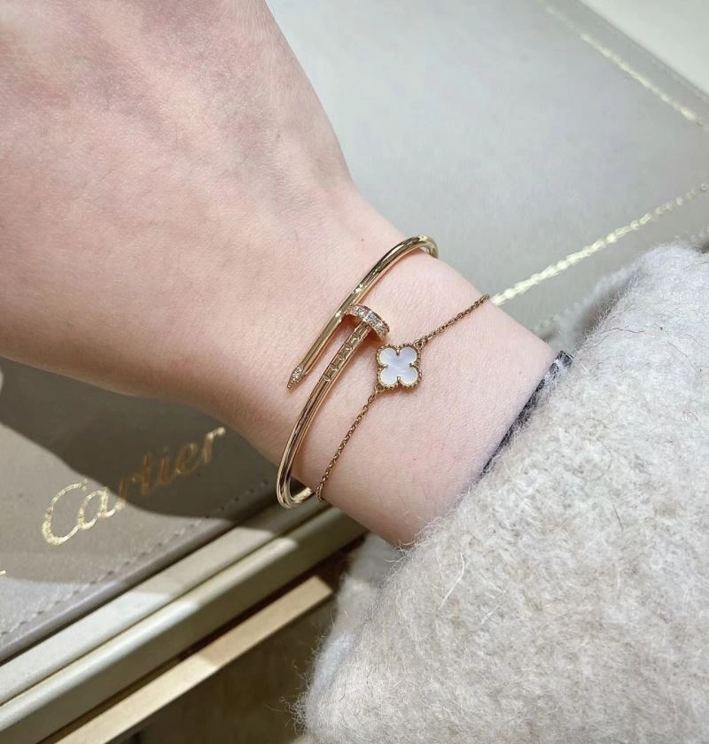 Accurate model Cartier Bracelets
