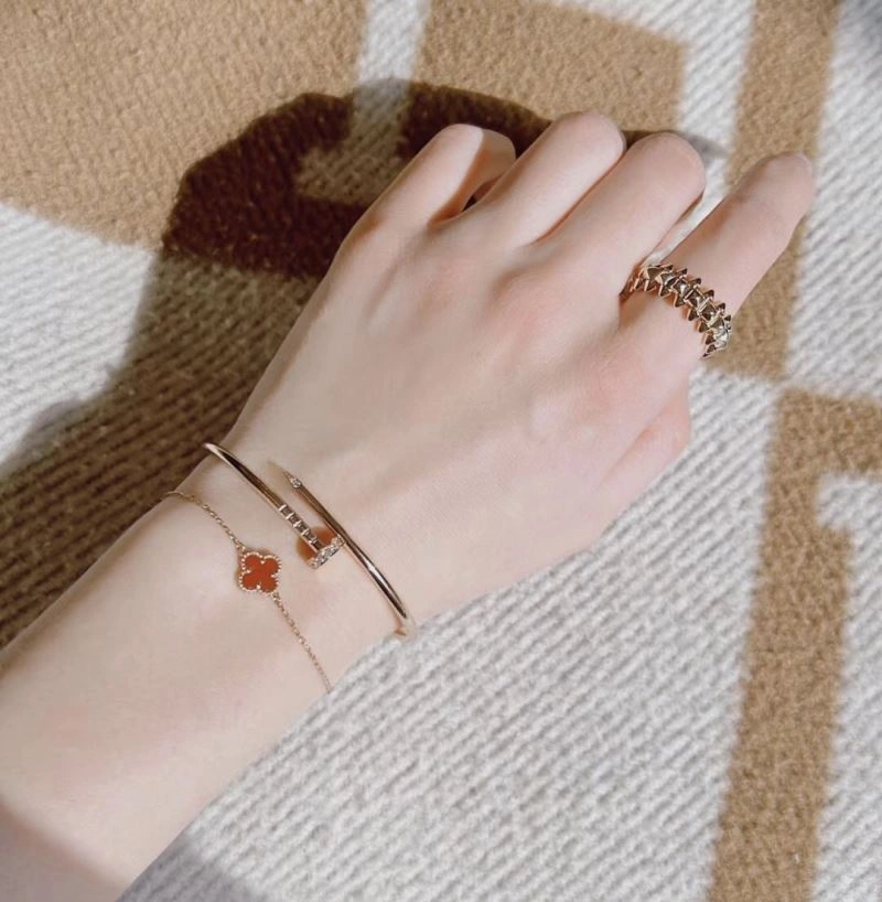 Accurate model Cartier Bracelets