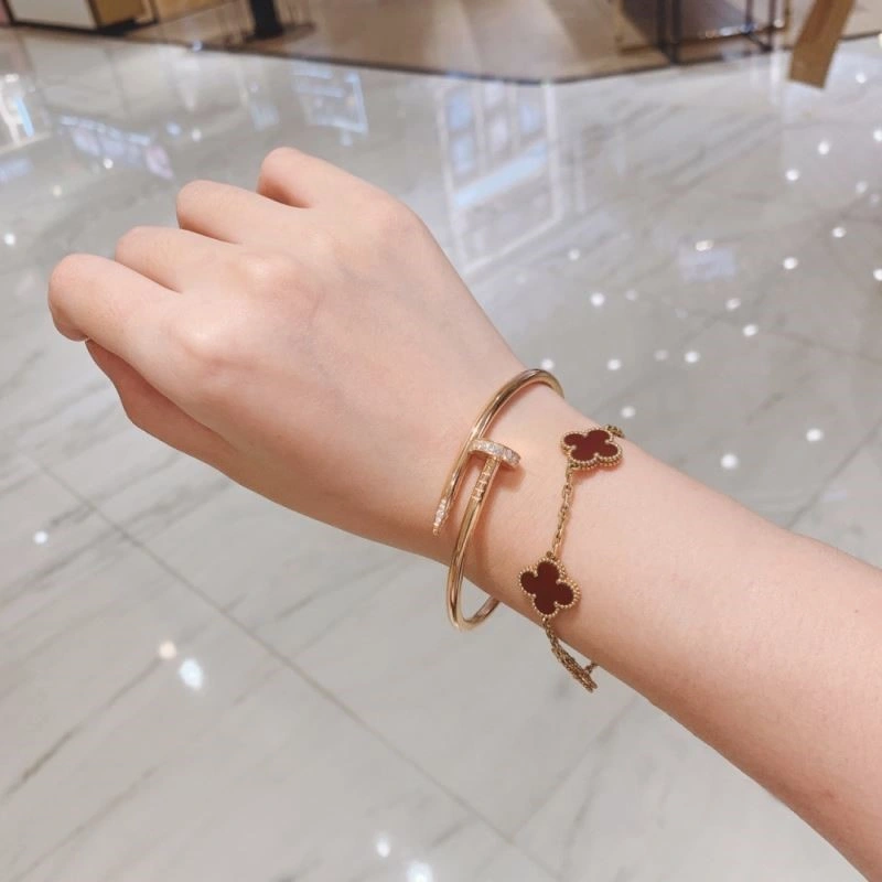 Low-cost Cartier Bracelets