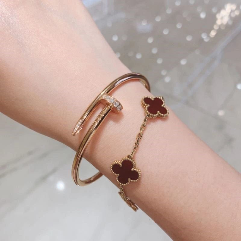 Low-cost Cartier Bracelets