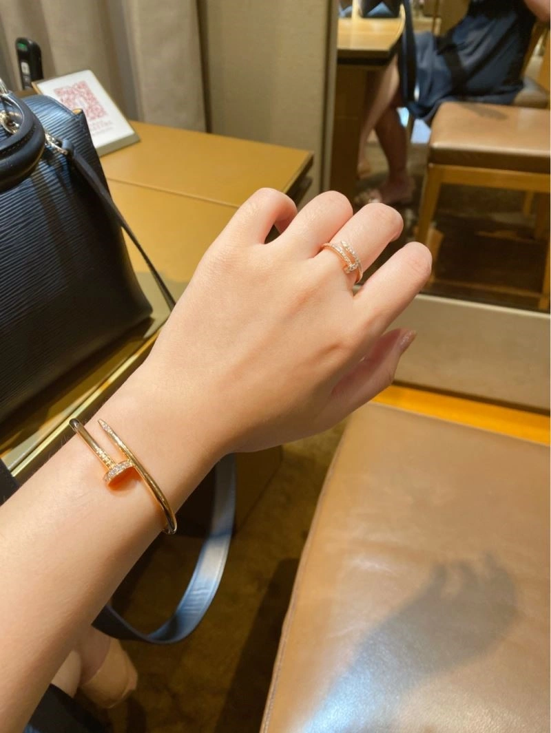Low-cost Cartier Bracelets