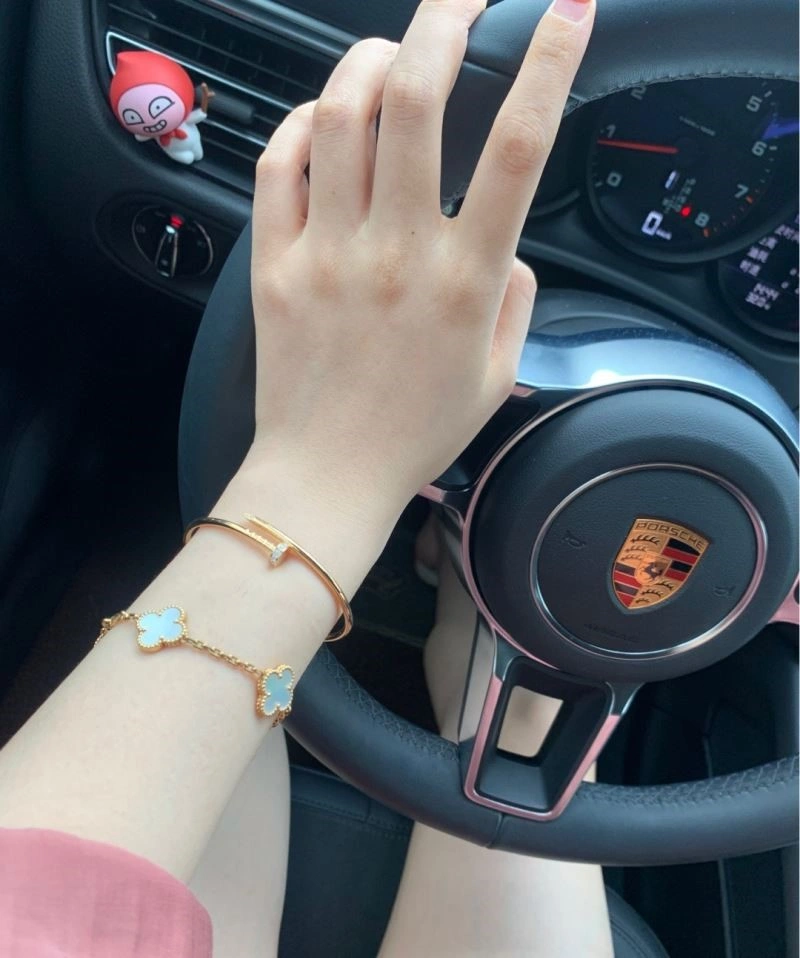 Low-cost Cartier Bracelets