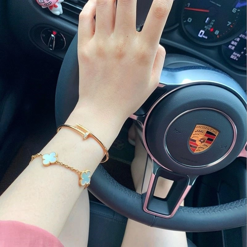 Low-cost Cartier Bracelets