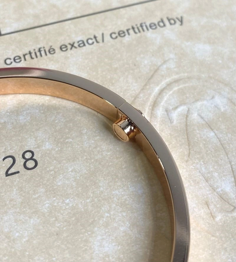 Low-cost Cartier Bracelets