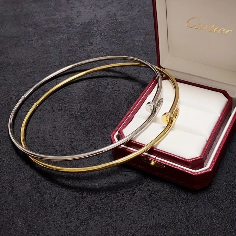 Low-cost Cartier Necklaces