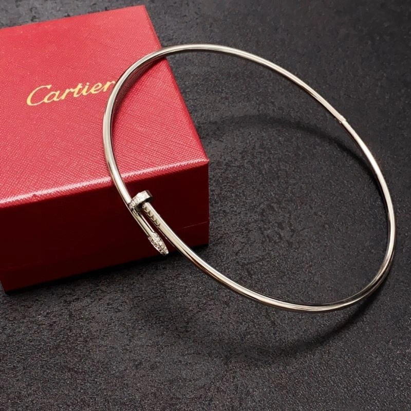 Low-cost Cartier Necklaces
