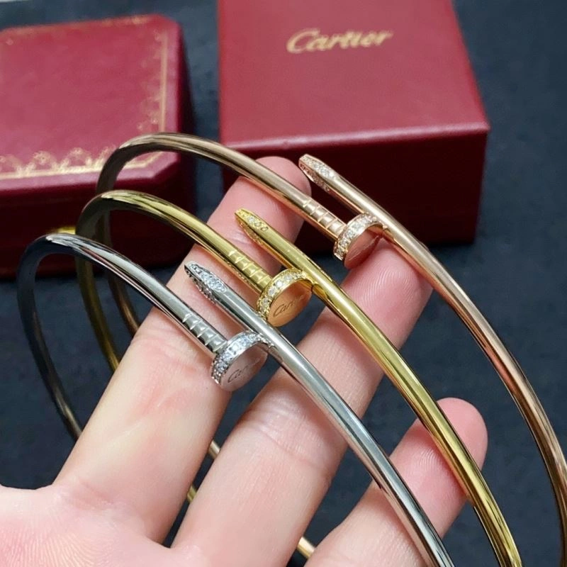 Low-cost Cartier Necklaces