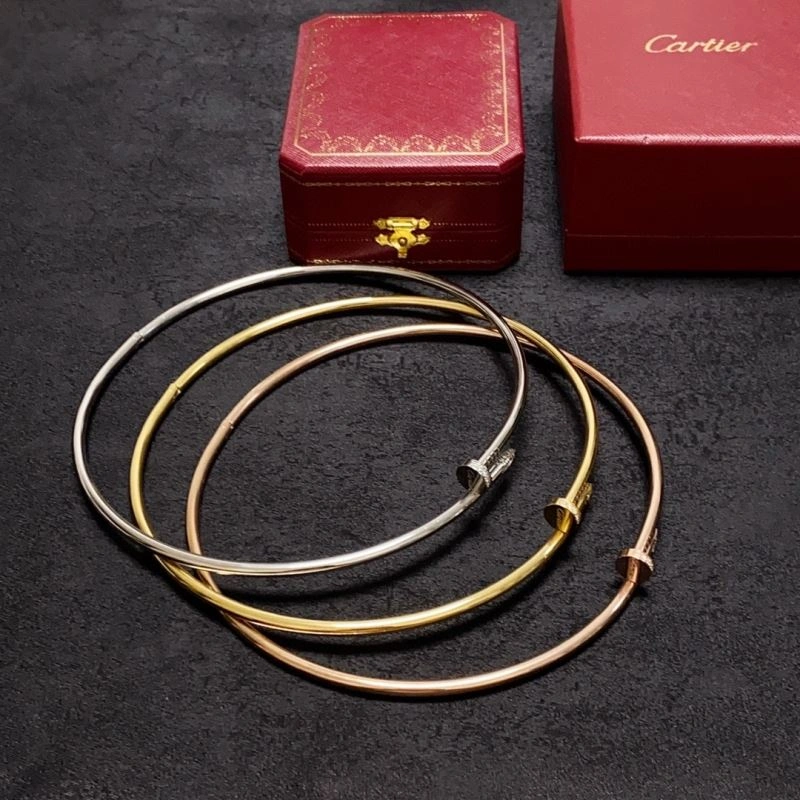 Low-cost Cartier Necklaces
