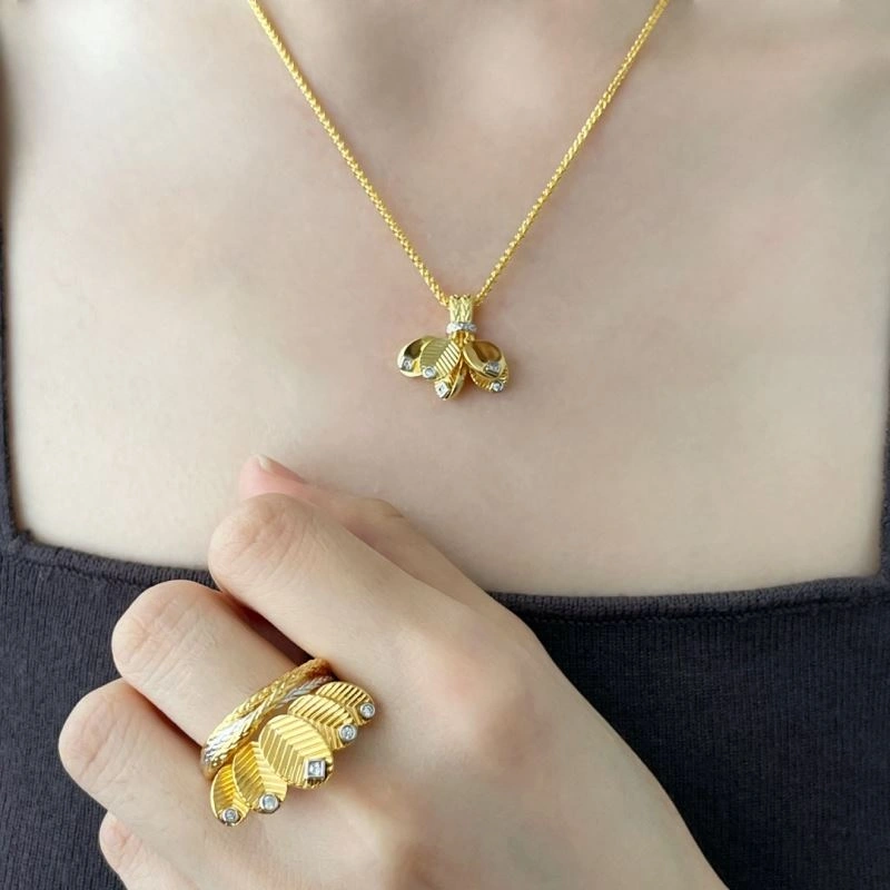 Brand-authenticated Cartier Necklaces