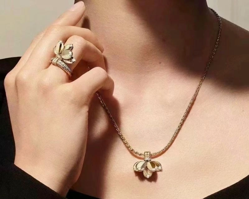 Brand-authenticated Cartier Necklaces