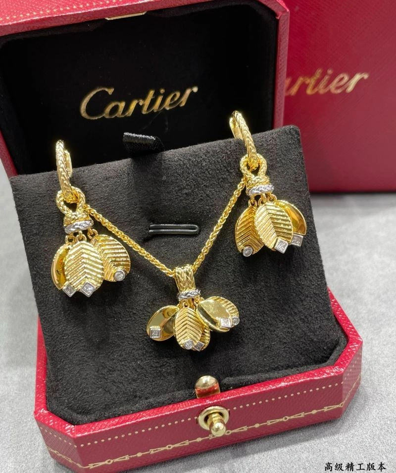 Brand-authenticated Cartier Necklaces
