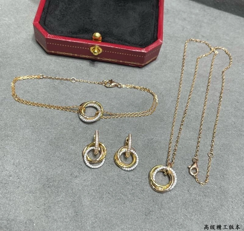 Brand-authenticated Cartier Necklaces