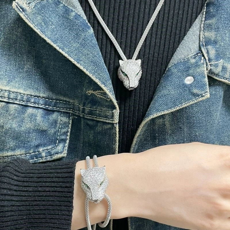 Low-cost Cartier Necklaces
