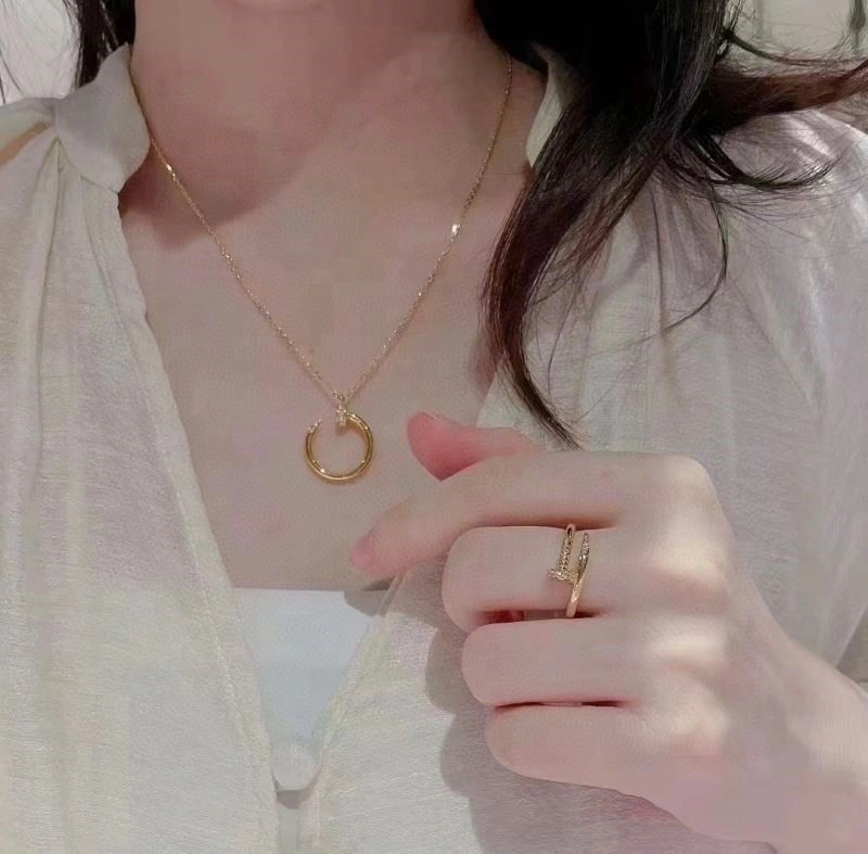 Brand-authenticated Cartier Necklaces