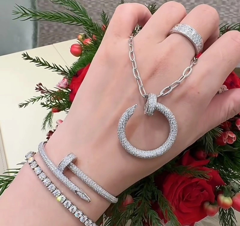 Low-cost Cartier Necklaces