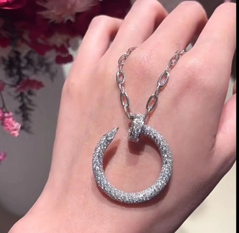 Low-cost Cartier Necklaces