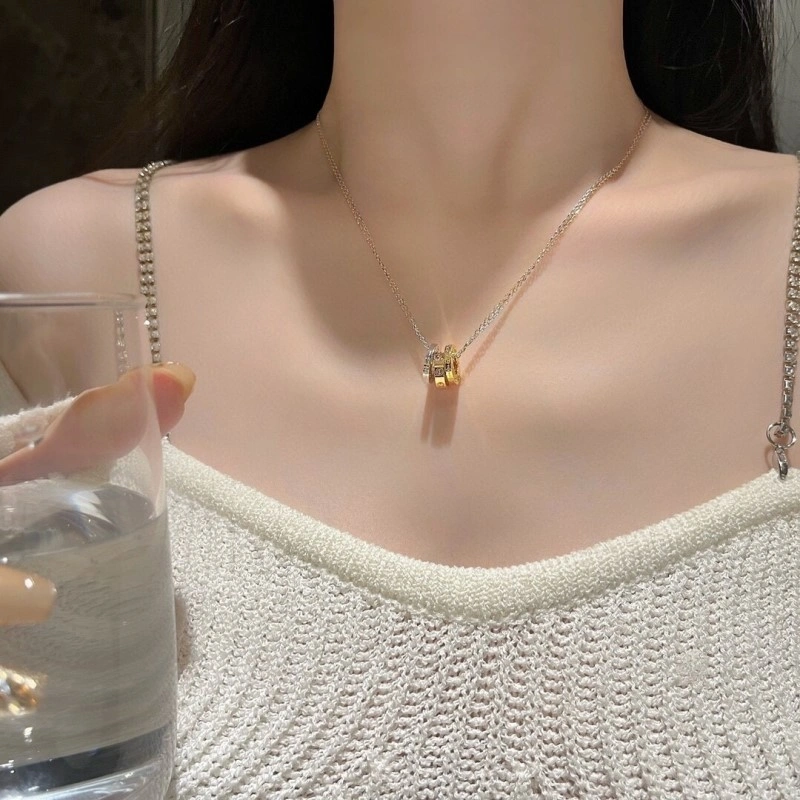 Cut-rate Cartier Necklaces