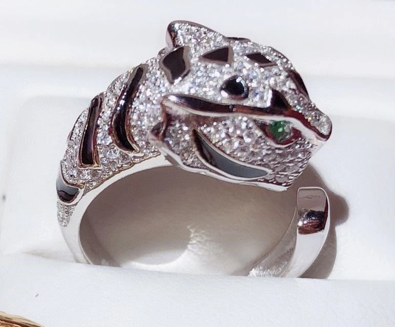 Indistinguishable Cartier Rings