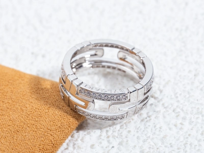 Indistinguishable Cartier Rings
