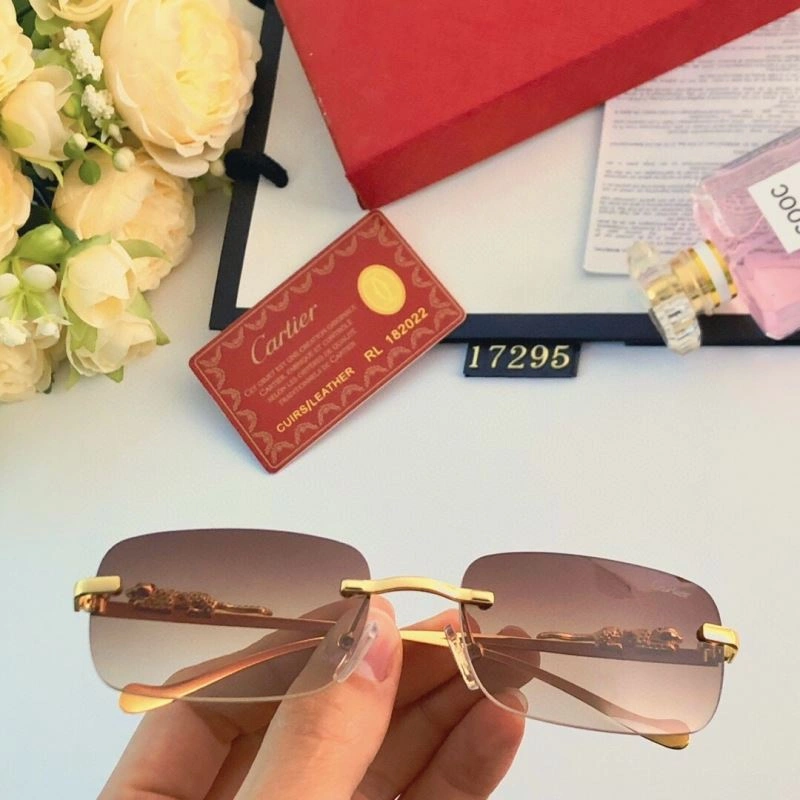 Accurate model Cartier Sunglasses