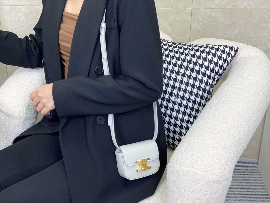 Bargain Celine Besace Bags