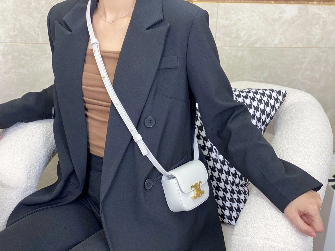 Bargain Celine Besace Bags