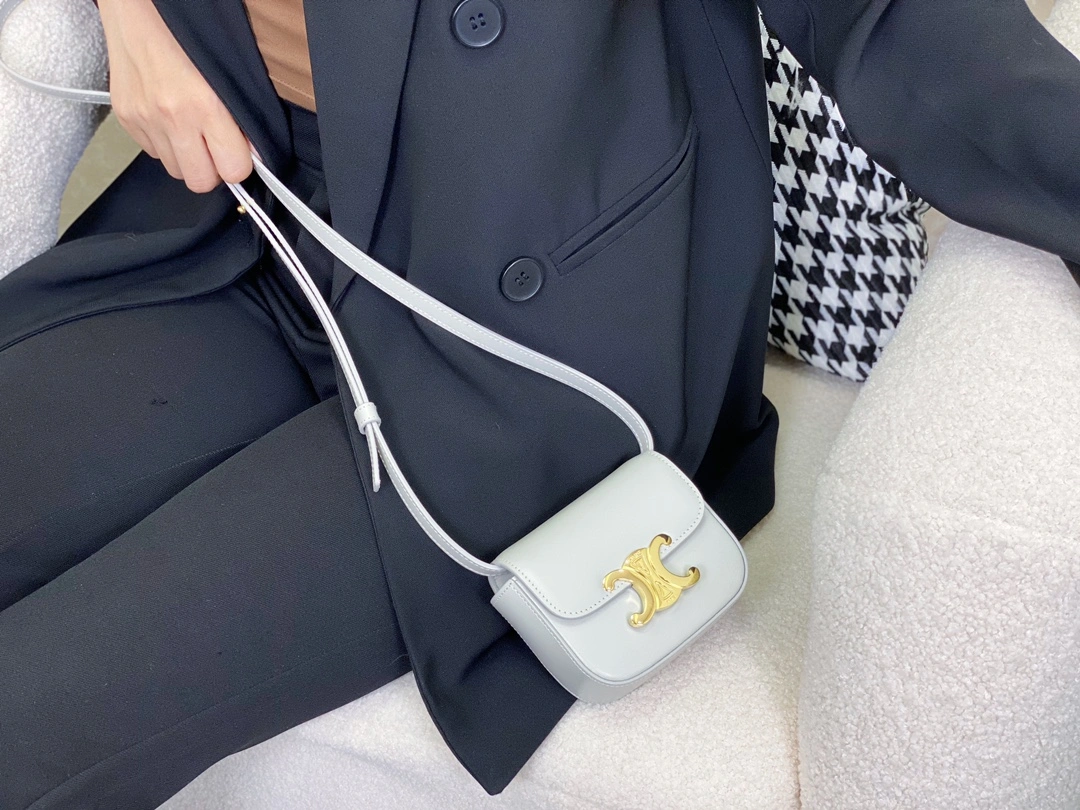 Bargain Celine Besace Bags