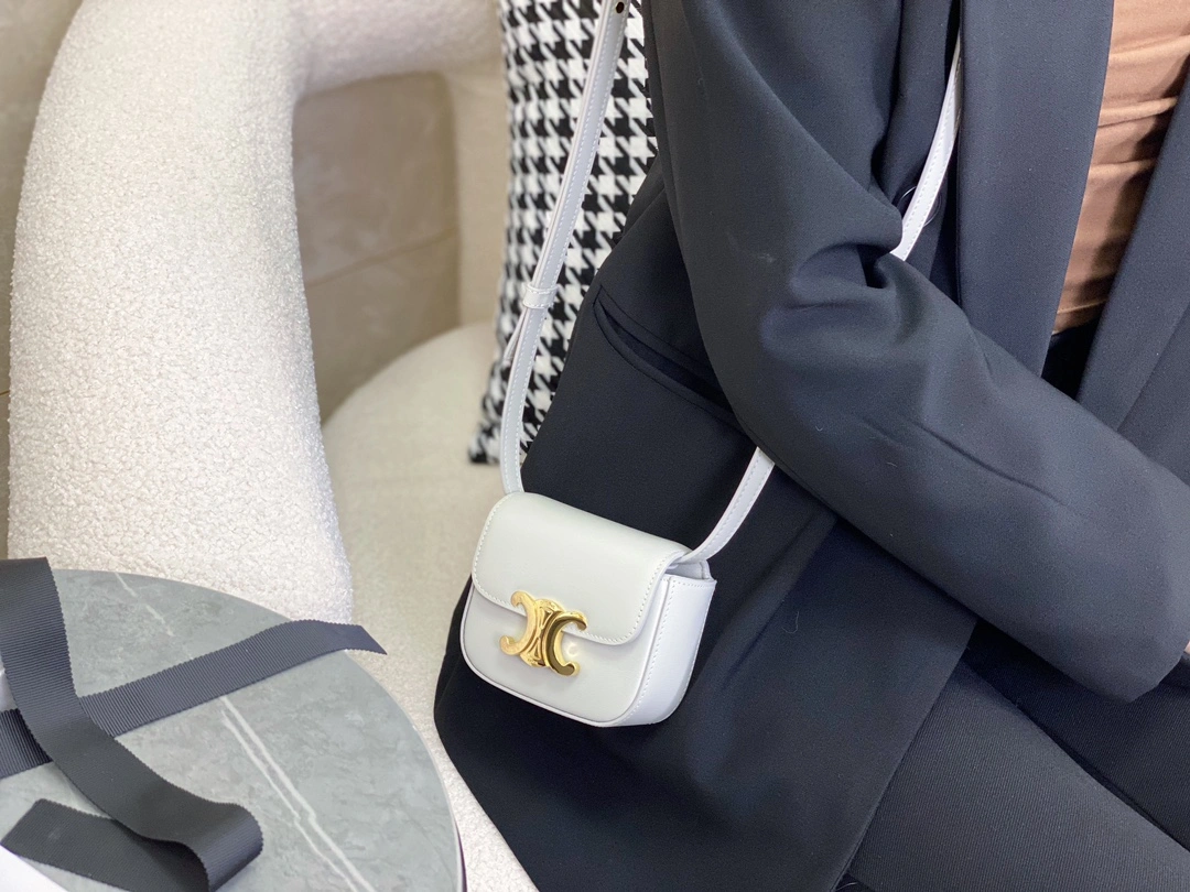 Bargain Celine Besace Bags