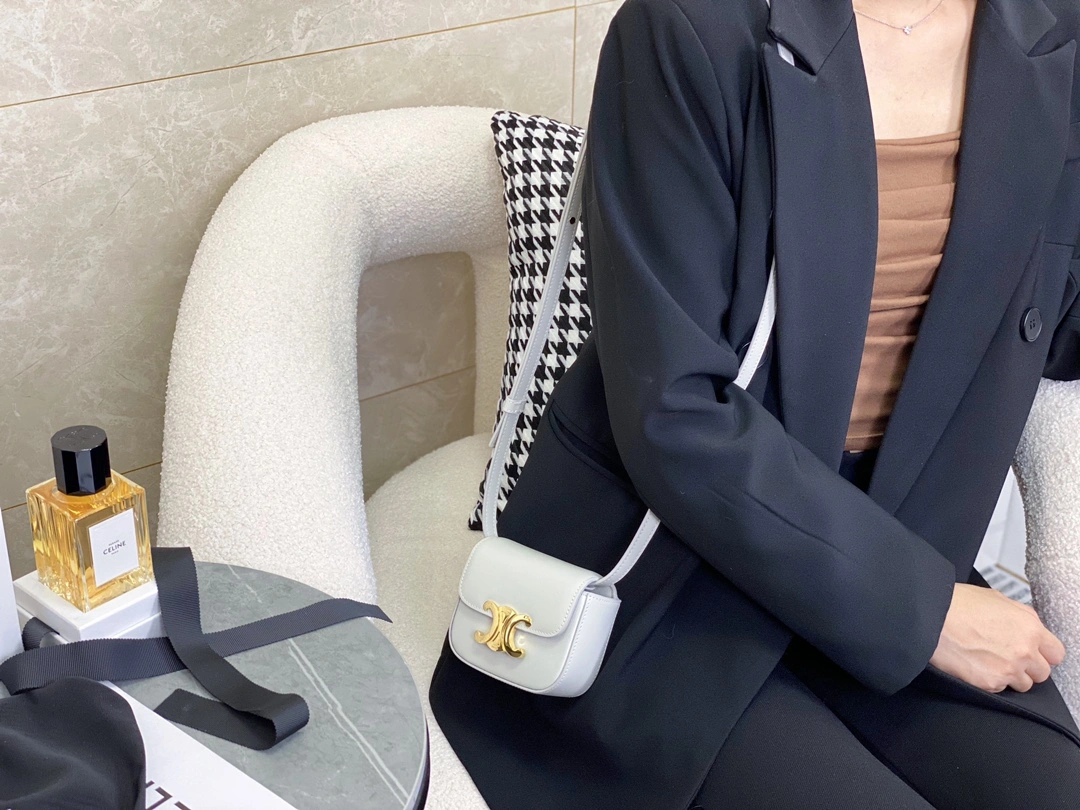 Bargain Celine Besace Bags
