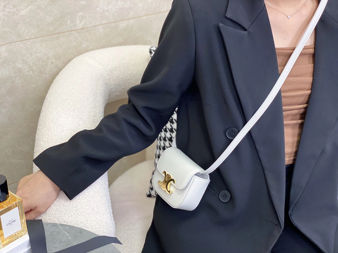Bargain Celine Besace Bags