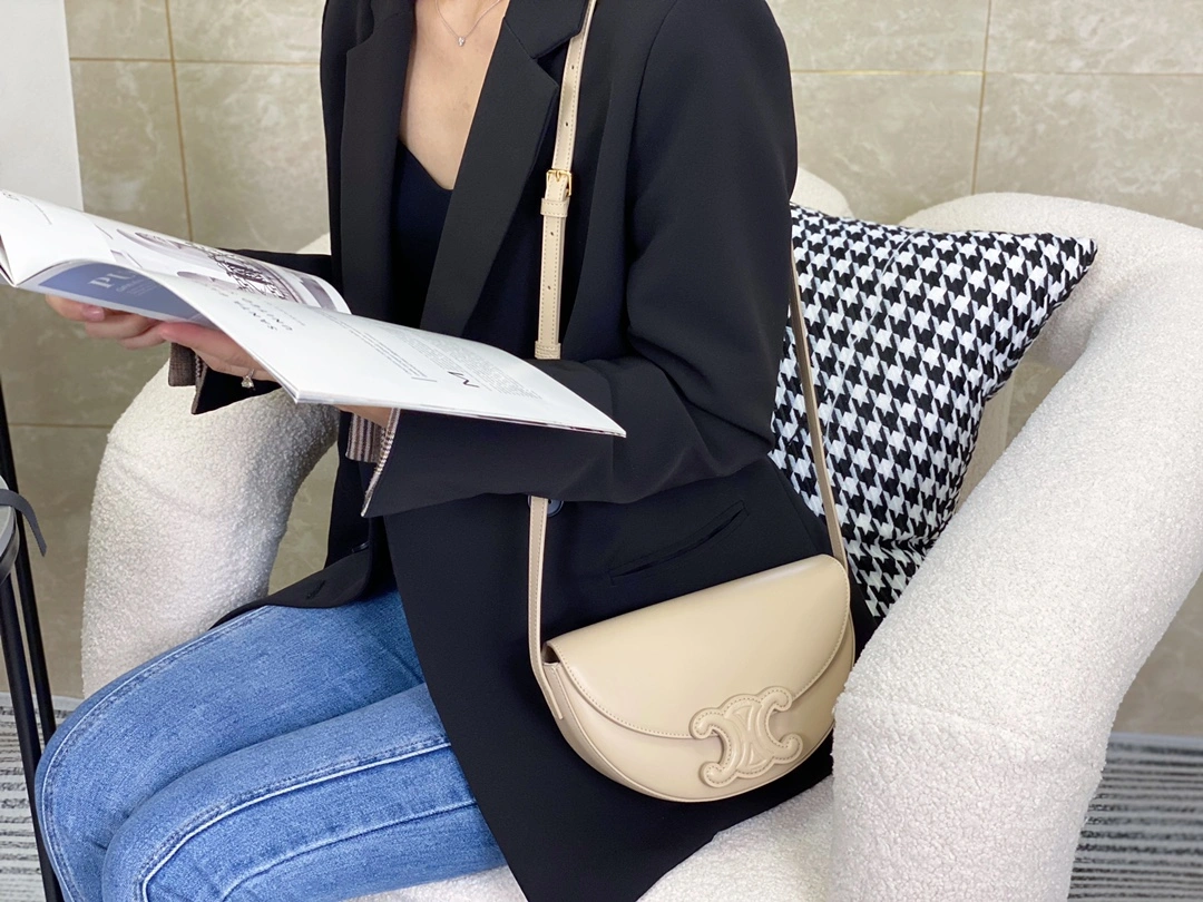 Bargain Celine Besace Bags