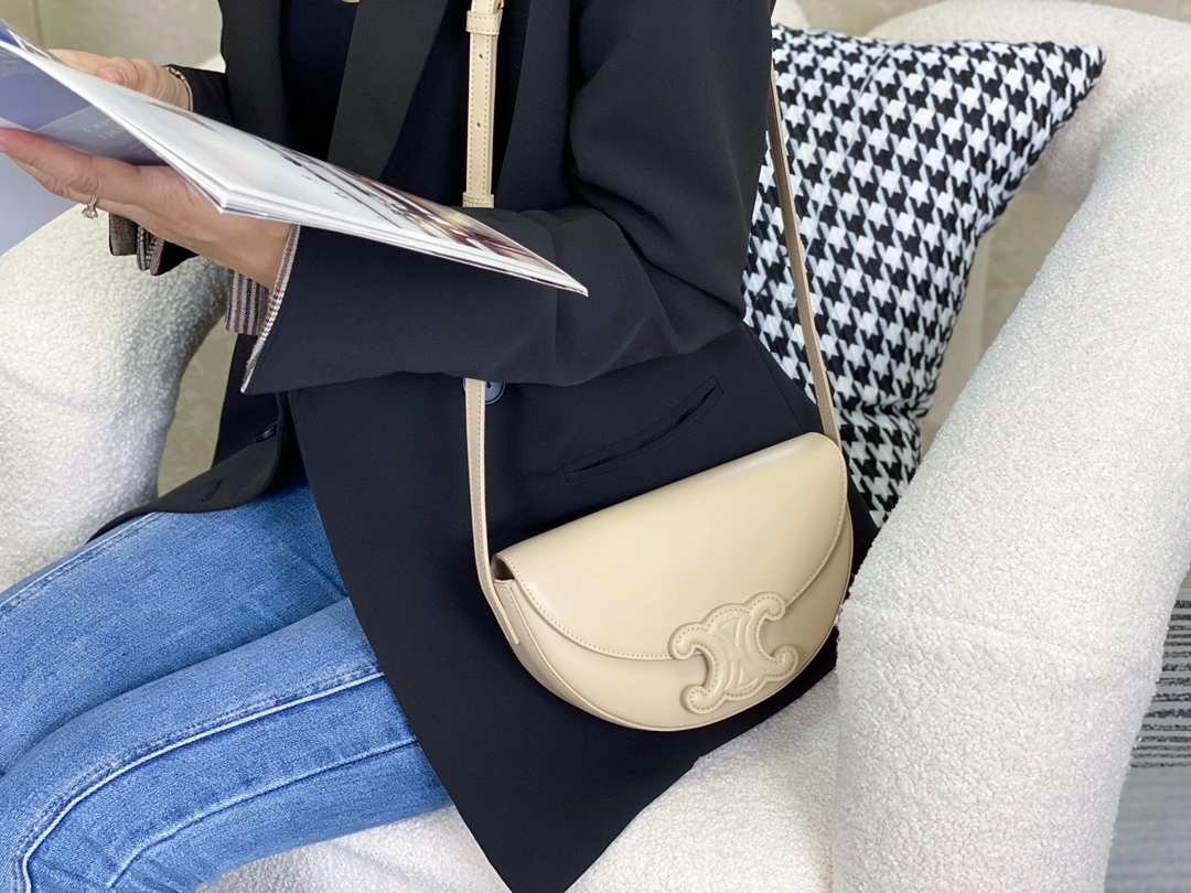Bargain Celine Besace Bags