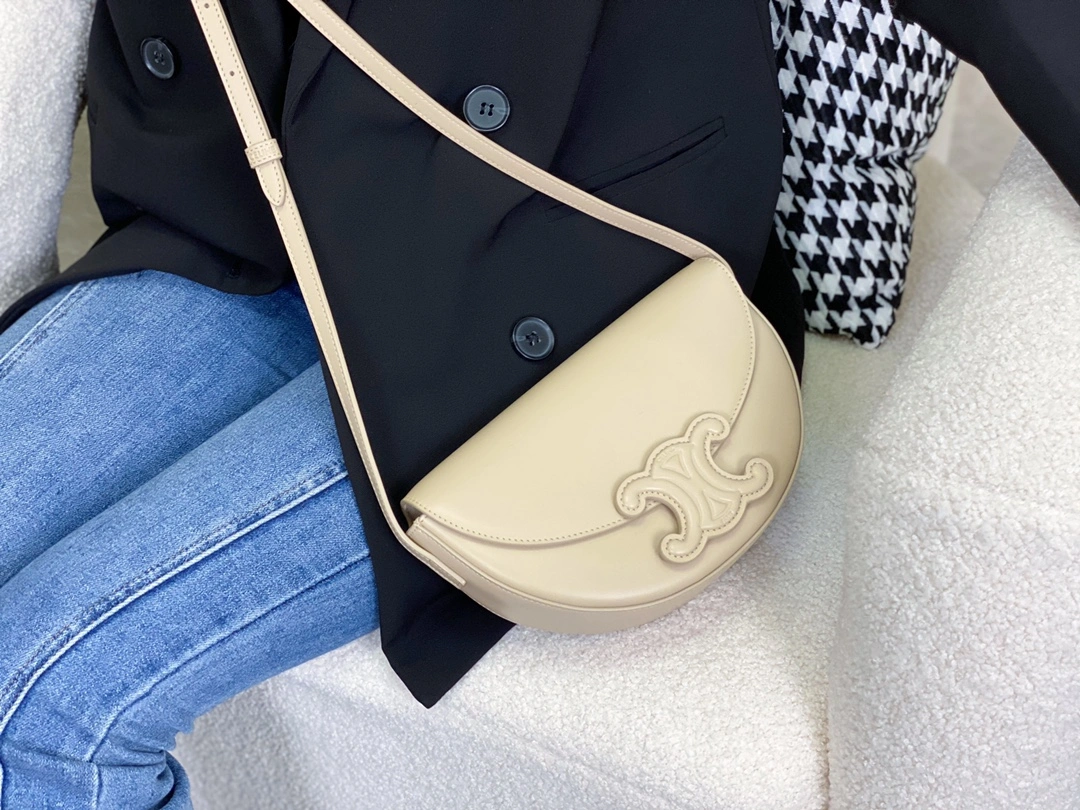 Bargain Celine Besace Bags