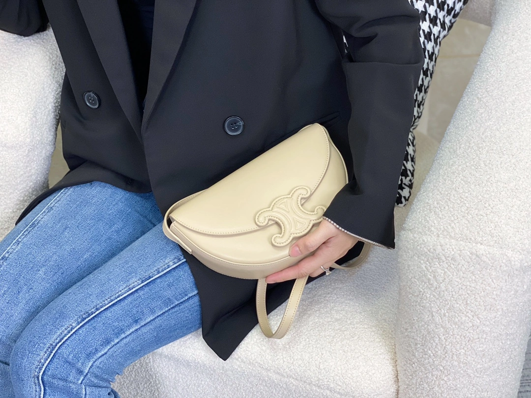 Bargain Celine Besace Bags