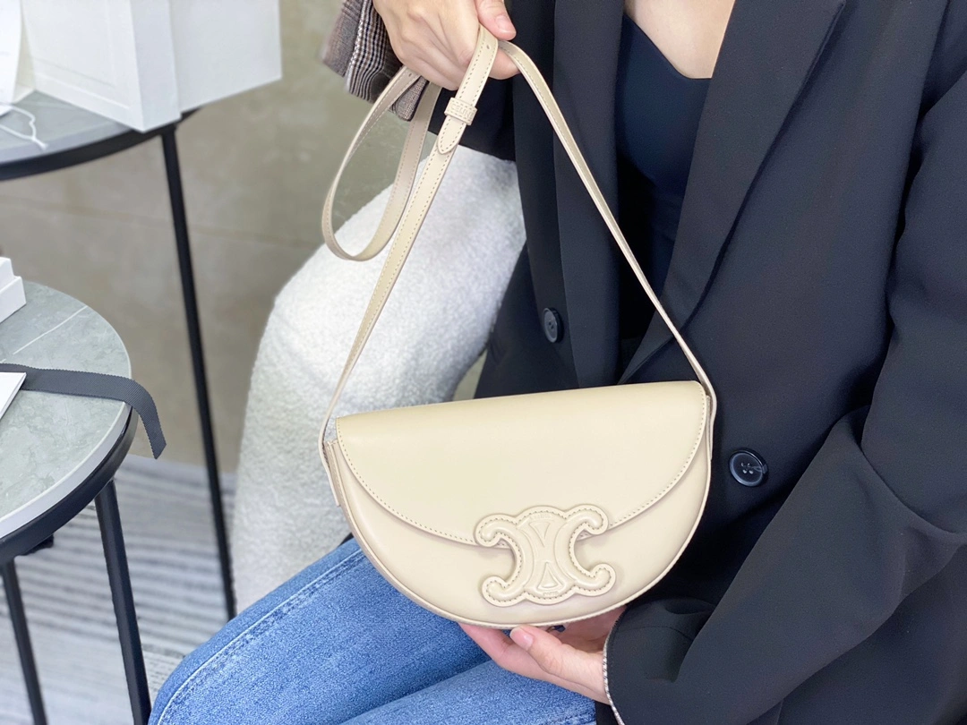 Bargain Celine Besace Bags