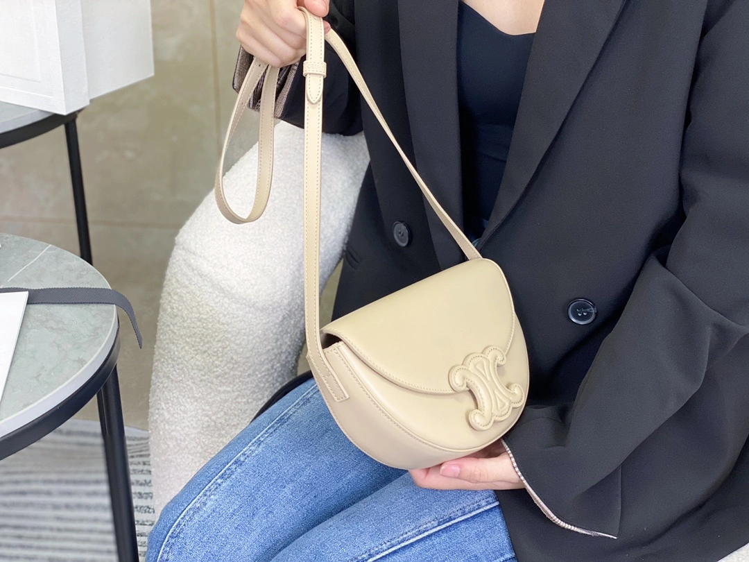 Bargain Celine Besace Bags