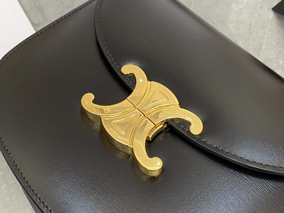 Factory-made Celine Besace Bags