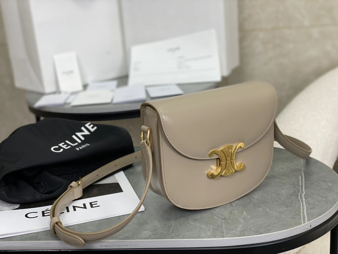Low-cost Celine Besace Bags