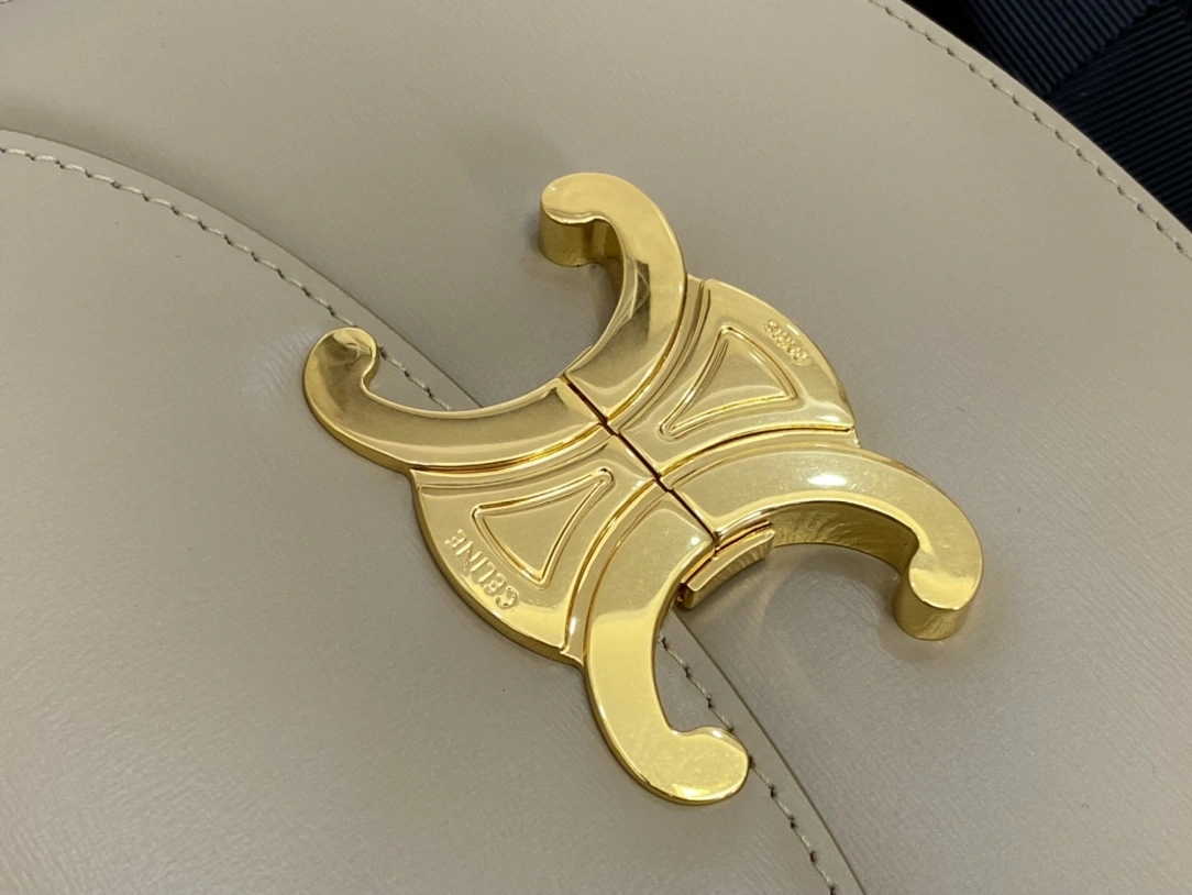 Low-cost Celine Besace Bags