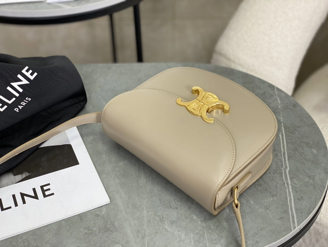 Low-cost Celine Besace Bags