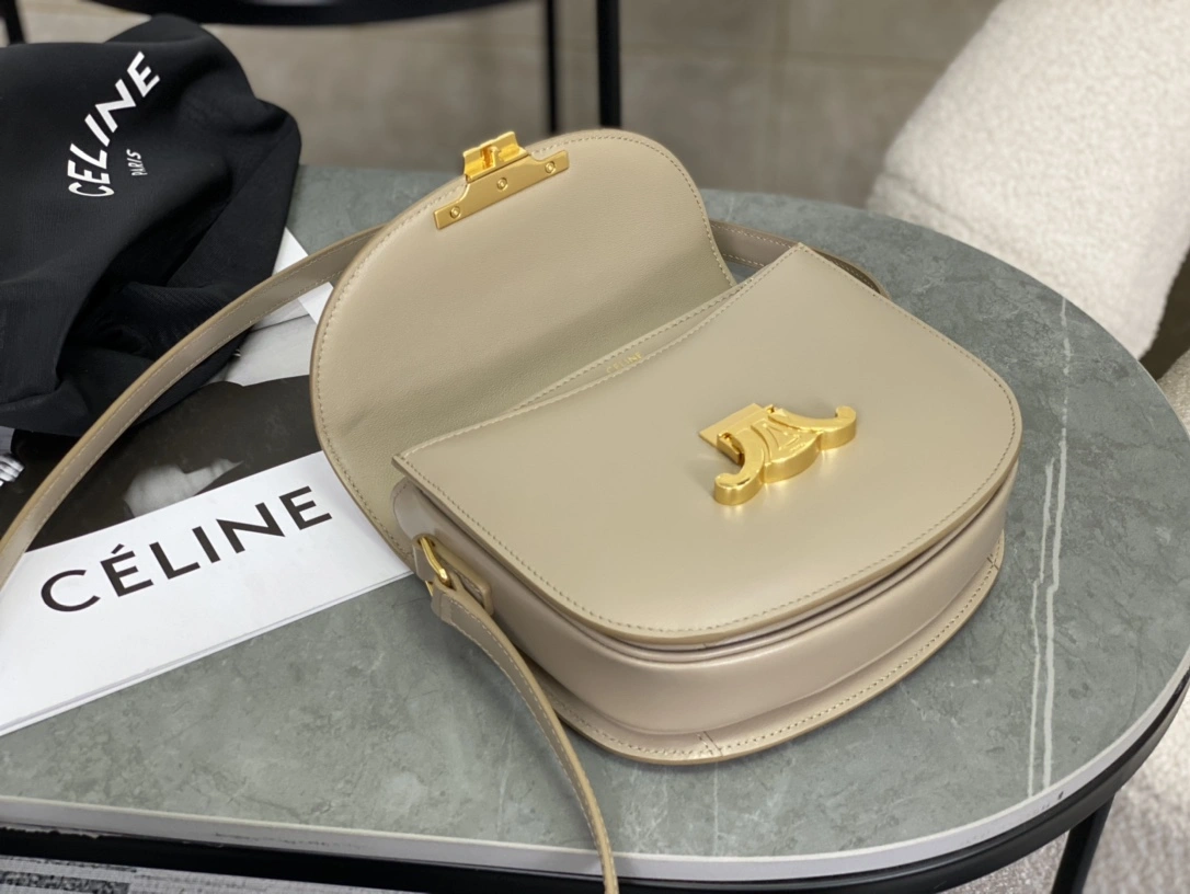 Low-cost Celine Besace Bags