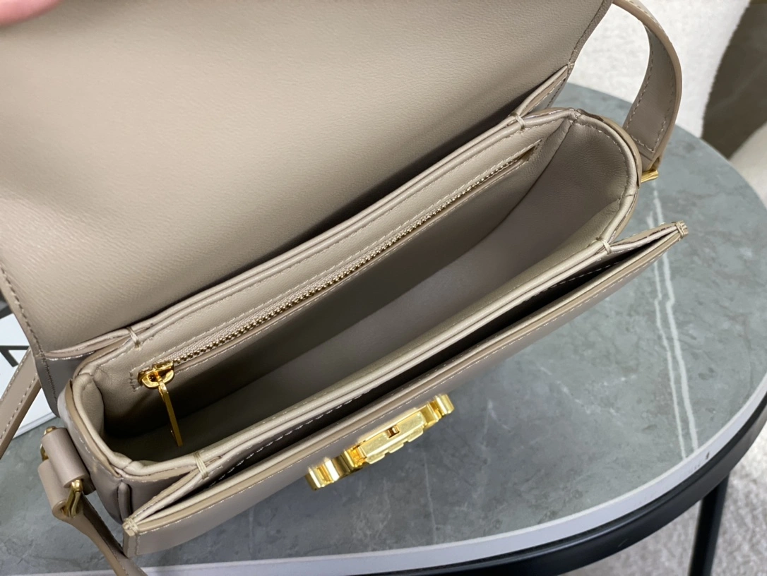 Low-cost Celine Besace Bags