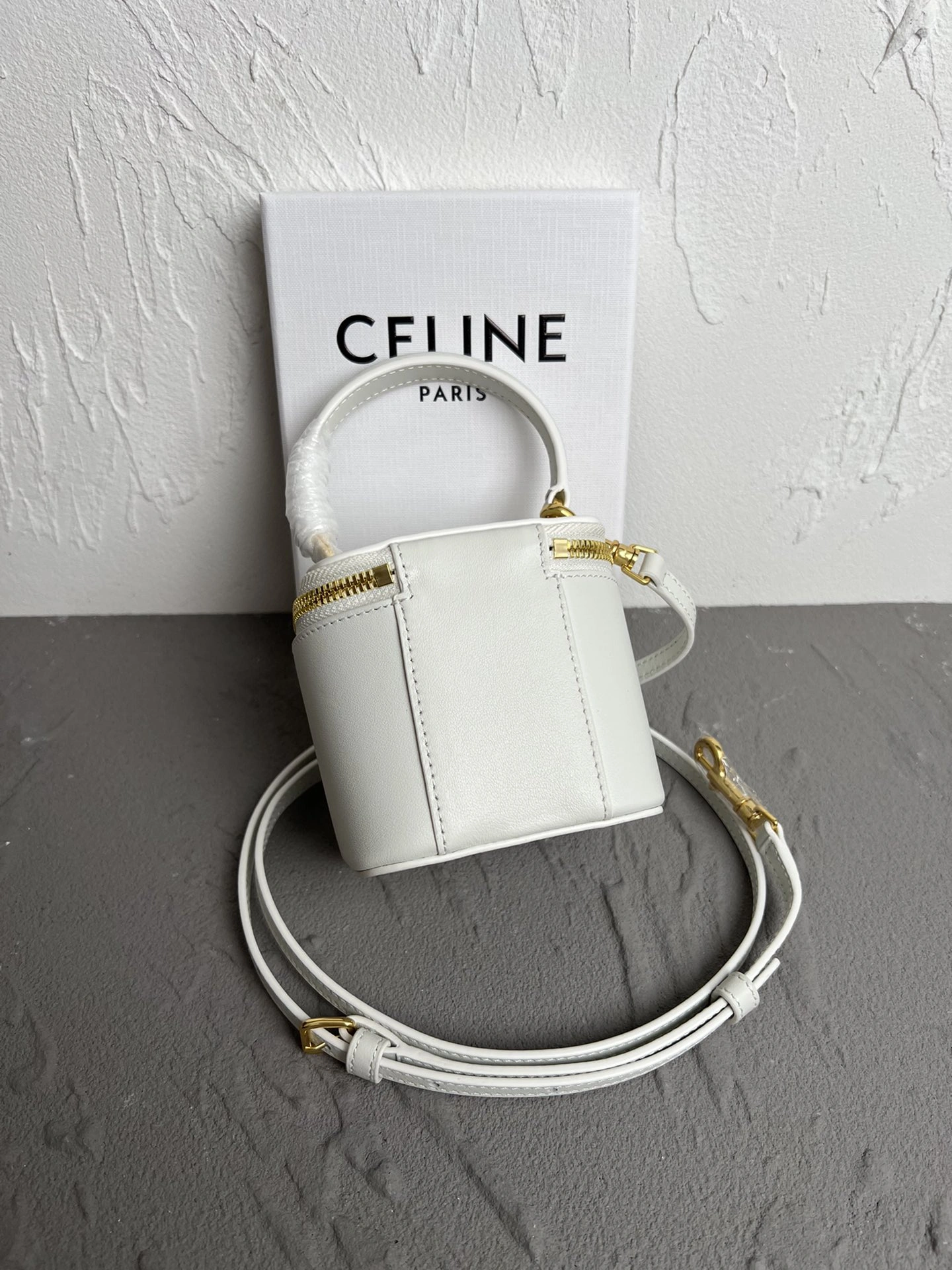 Top mirror Celine Bucket Bags