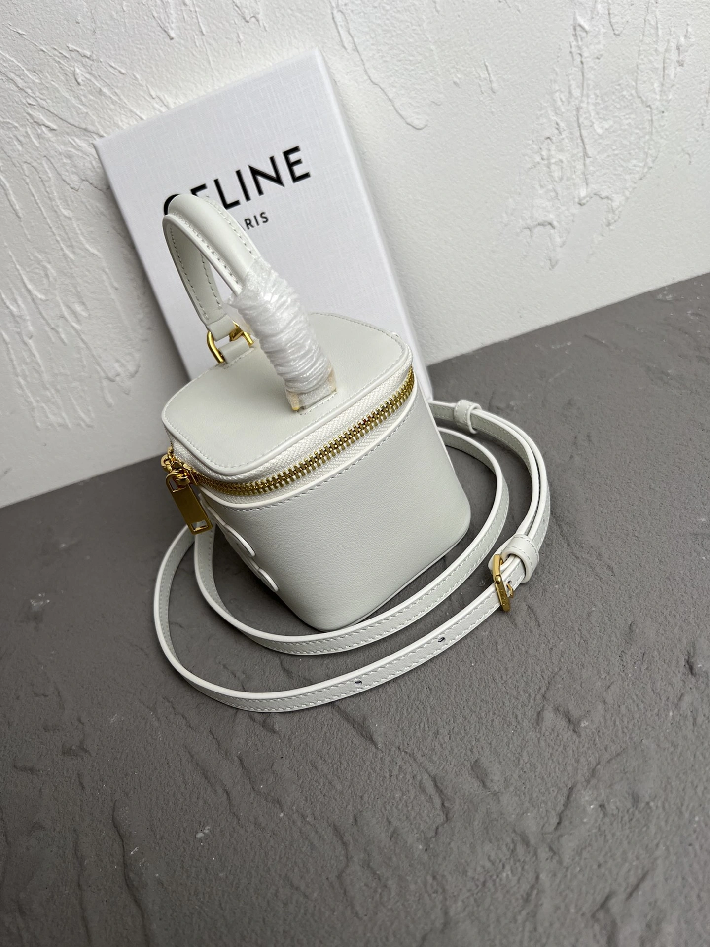 Top mirror Celine Bucket Bags
