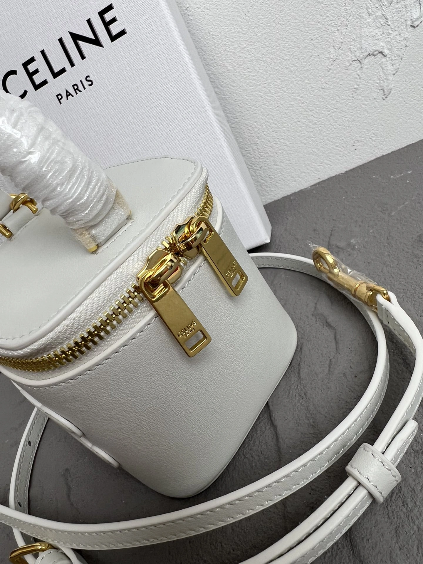 Top mirror Celine Bucket Bags