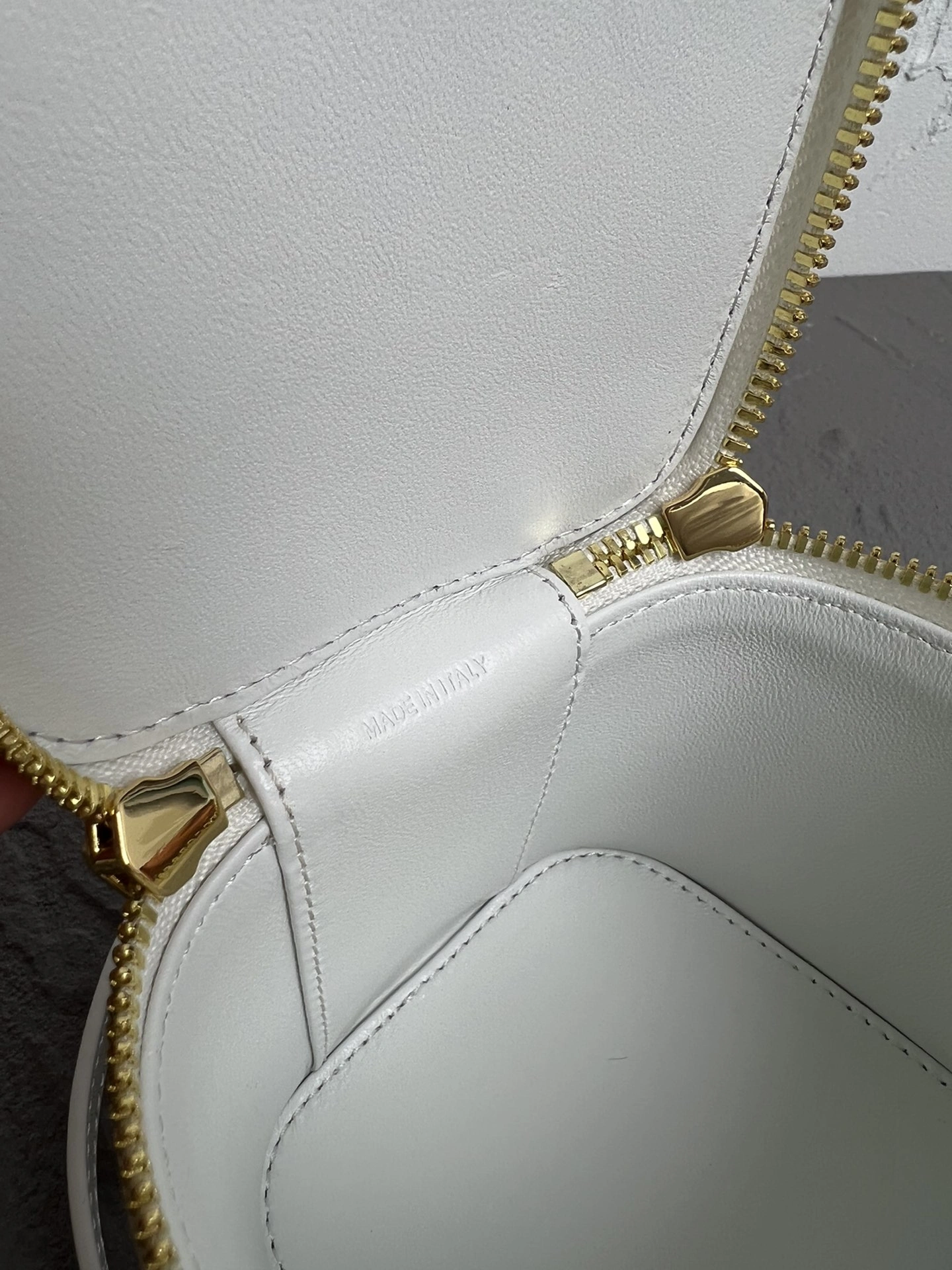 Top mirror Celine Bucket Bags