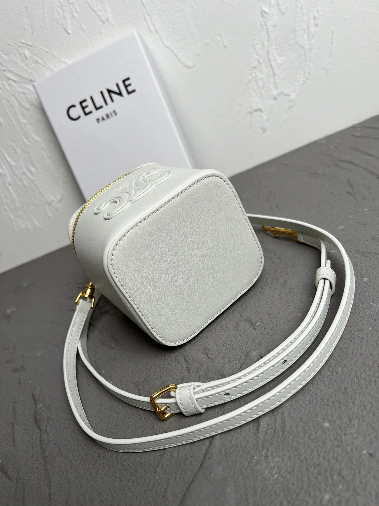 Top mirror Celine Bucket Bags